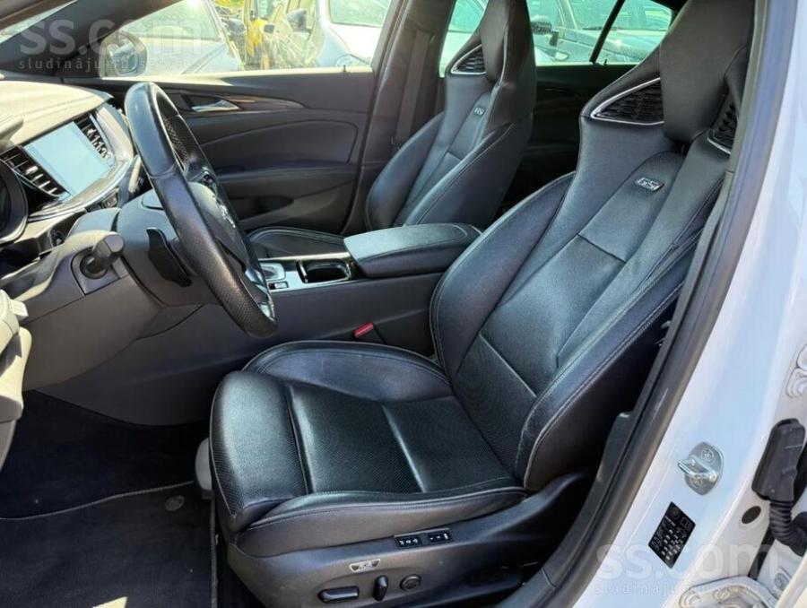 Black Opel Insignia 2020 in Jurmala, with an engine capacity of 2.00 L and mileage of 159 thousand km for 15500 €, photo 6 on AUTOMOTO.COM.LV