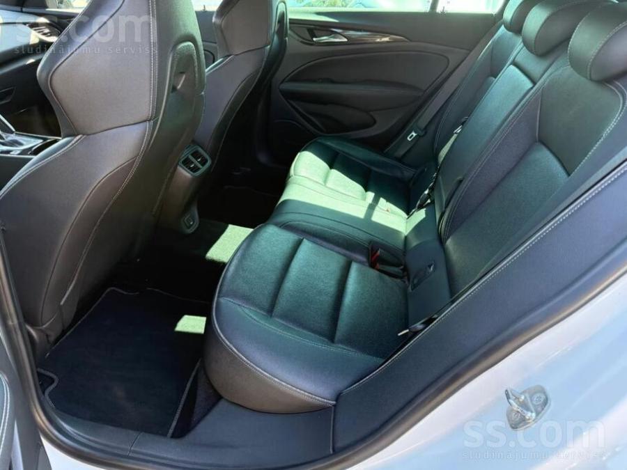 Black Opel Insignia 2020 in Jurmala, with an engine capacity of 2.00 L and mileage of 159 thousand km for 15500 €, photo 8 on AUTOMOTO.COM.LV