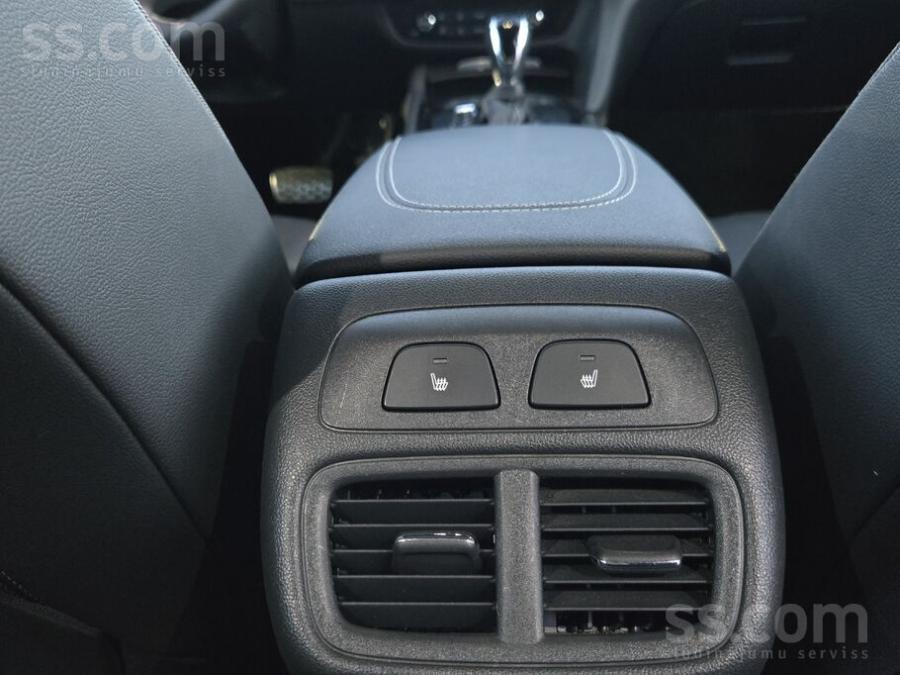 Black Opel Insignia 2020 in Jurmala, with an engine capacity of 2.00 L and mileage of 159 thousand km for 15500 €, photo 16 on AUTOMOTO.COM.LV