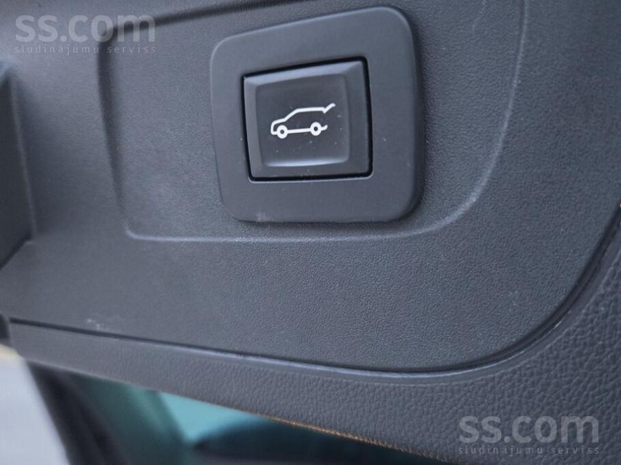 Black Opel Insignia 2020 in Jurmala, with an engine capacity of 2.00 L and mileage of 159 thousand km for 15500 €, photo 18 on AUTOMOTO.COM.LV