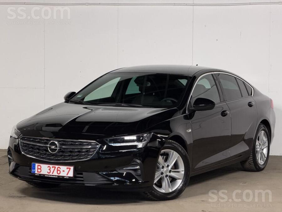 Black Opel Insignia 2020 in Jurmala, with an engine capacity of 2.00 L and mileage of 141 thousand km for 13850 €, photo 1 on AUTOMOTO.COM.LV