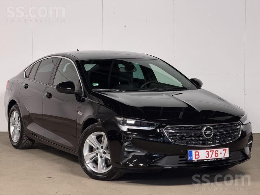 Black Opel Insignia 2020 in Jurmala, with an engine capacity of 2.00 L and mileage of 141 thousand km for 13850 €, photo 3 on AUTOMOTO.COM.LV