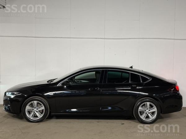Black Opel Insignia 2020 in Jurmala, with an engine capacity of 2.00 L and mileage of 141 thousand km for 13850 €, photo 5 on AUTOMOTO.COM.LV