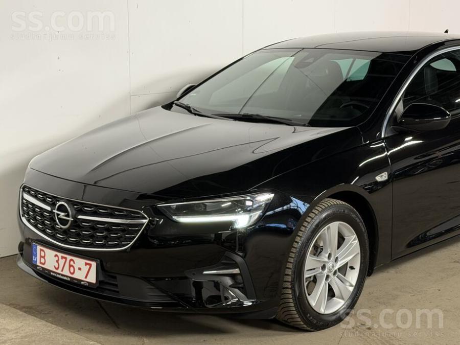 Black Opel Insignia 2020 in Jurmala, with an engine capacity of 2.00 L and mileage of 141 thousand km for 13850 €, photo 7 on AUTOMOTO.COM.LV