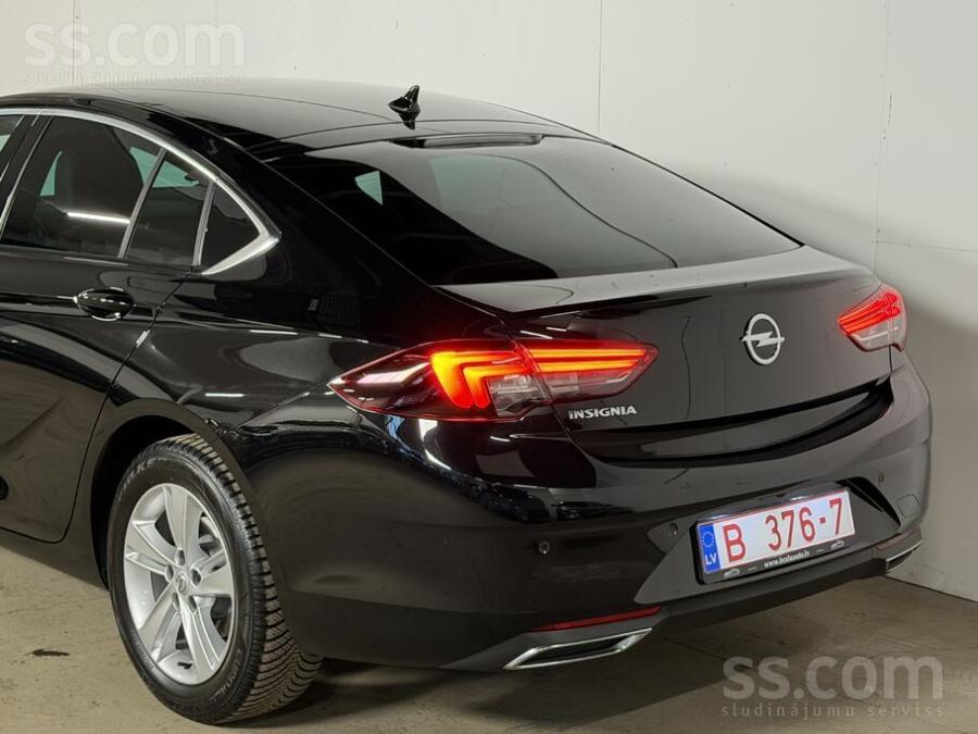 Black Opel Insignia 2020 in Jurmala, with an engine capacity of 2.00 L and mileage of 141 thousand km for 13850 €, photo 8 on AUTOMOTO.COM.LV