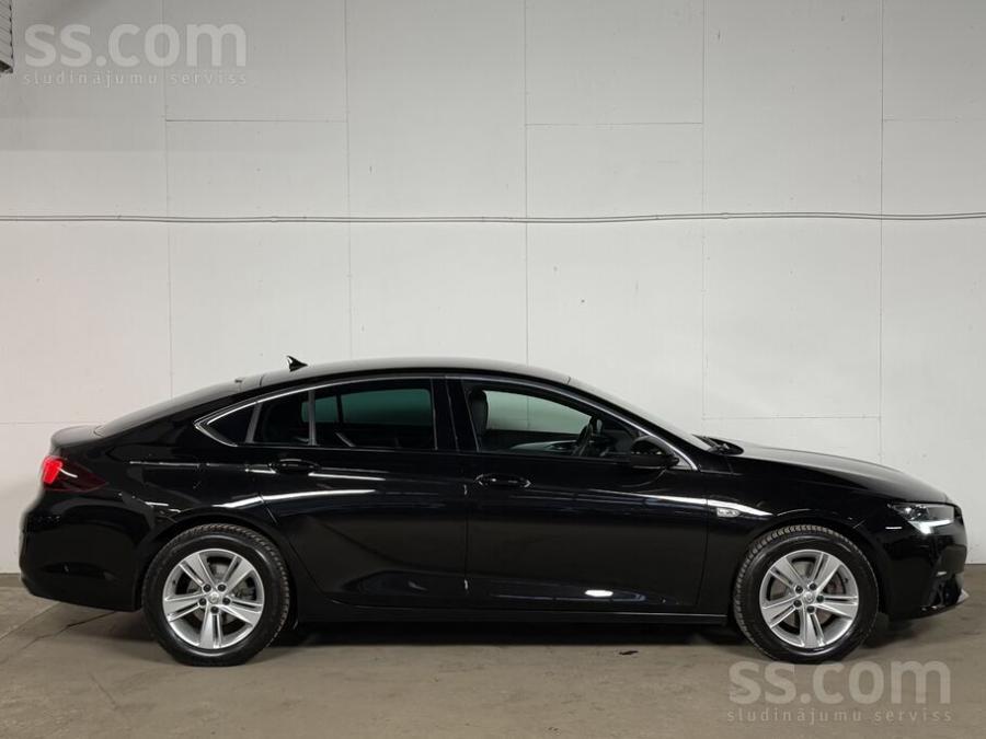 Black Opel Insignia 2020 in Jurmala, with an engine capacity of 2.00 L and mileage of 141 thousand km for 13850 €, photo 9 on AUTOMOTO.COM.LV