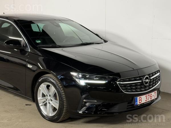 Black Opel Insignia 2020 in Jurmala, with an engine capacity of 2.00 L and mileage of 141 thousand km for 13850 €, photo 9 on AUTOMOTO.COM.LV