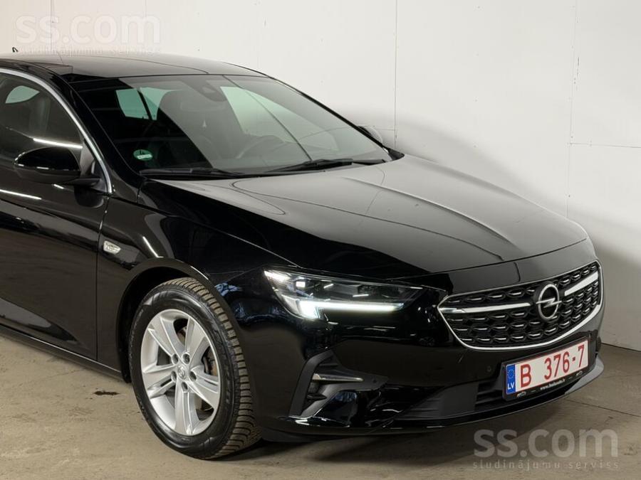 Black Opel Insignia 2020 in Jurmala, with an engine capacity of 2.00 L and mileage of 141 thousand km for 13850 €, photo 10 on AUTOMOTO.COM.LV