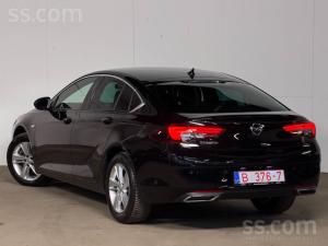 Black Opel Insignia 2020 in Jurmala, with an engine capacity of 2.00 L and mileage of 141 thousand km for 13850 €, photo 12 on AUTOMOTO.COM.LV