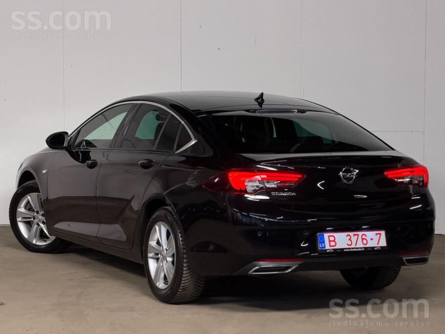 Black Opel Insignia 2020 in Jurmala, with an engine capacity of 2.00 L and mileage of 141 thousand km for 13850 €, photo 12 on AUTOMOTO.COM.LV