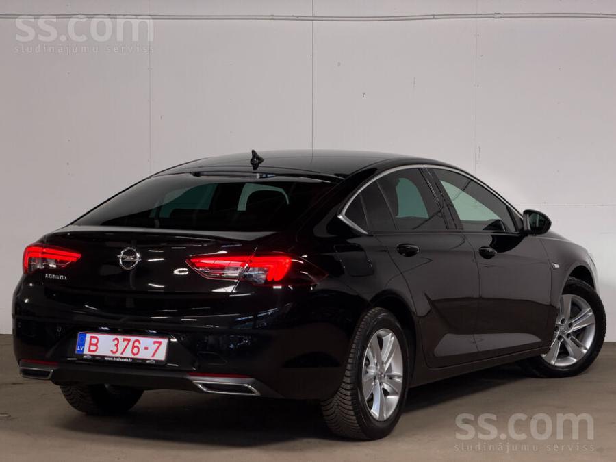 Black Opel Insignia 2020 in Jurmala, with an engine capacity of 2.00 L and mileage of 141 thousand km for 13850 €, photo 13 on AUTOMOTO.COM.LV