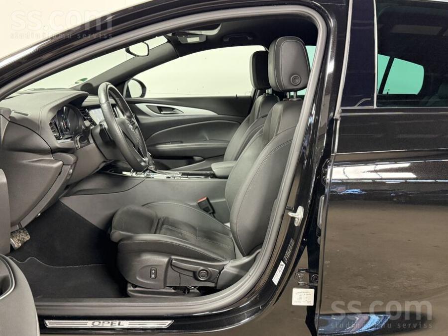 Black Opel Insignia 2020 in Jurmala, with an engine capacity of 2.00 L and mileage of 141 thousand km for 13850 €, photo 16 on AUTOMOTO.COM.LV