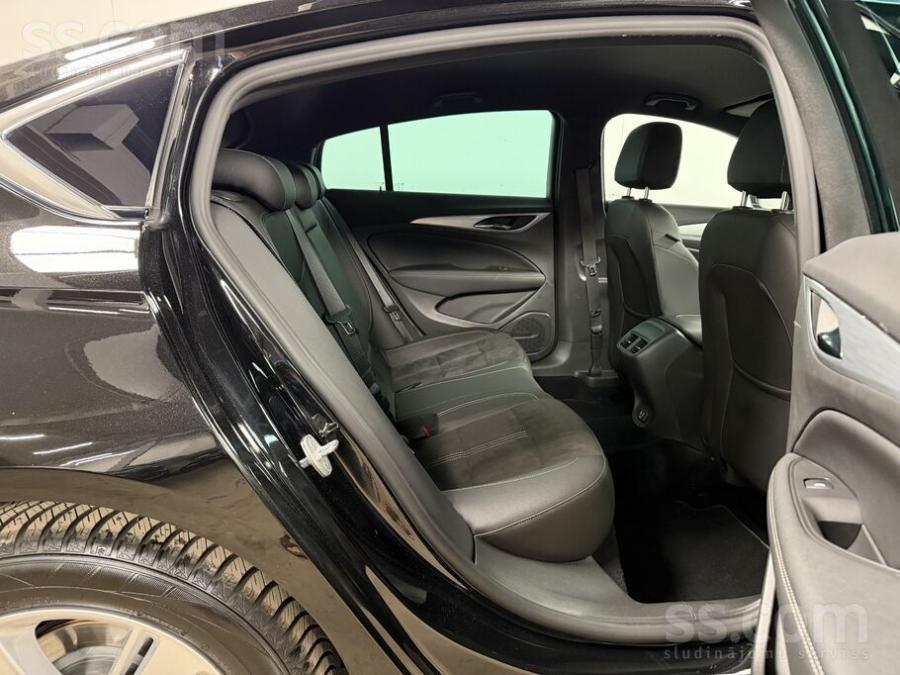 Black Opel Insignia 2020 in Jurmala, with an engine capacity of 2.00 L and mileage of 141 thousand km for 13850 €, photo 21 on AUTOMOTO.COM.LV
