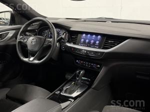 Black Opel Insignia 2020 in Jurmala, with an engine capacity of 2.00 L and mileage of 141 thousand km for 13850 €, photo 22 on AUTOMOTO.COM.LV