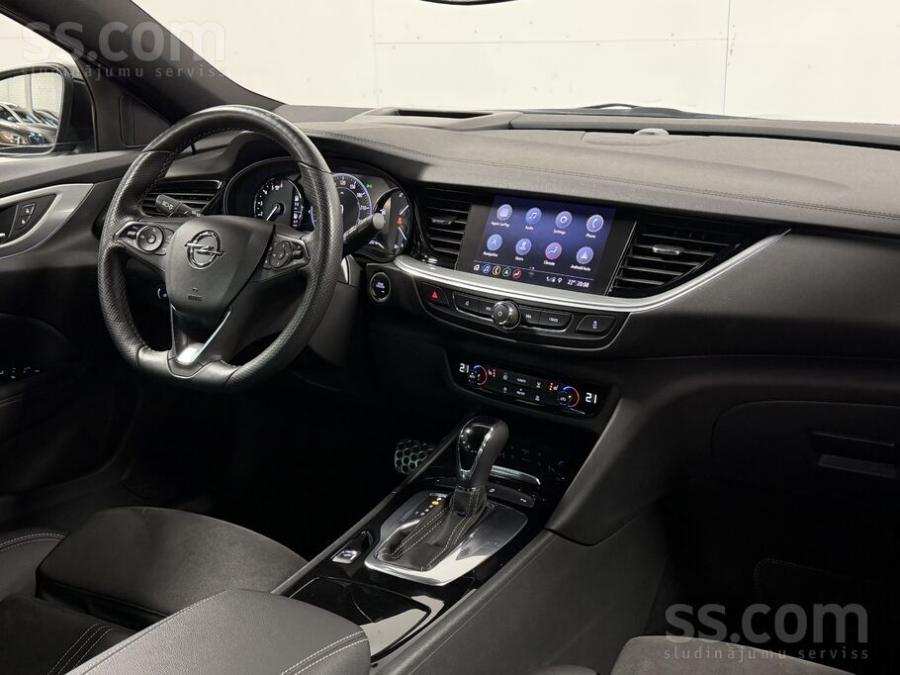 Black Opel Insignia 2020 in Jurmala, with an engine capacity of 2.00 L and mileage of 141 thousand km for 13850 €, photo 22 on AUTOMOTO.COM.LV