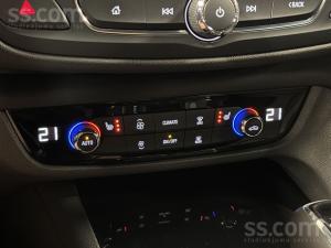 Black Opel Insignia 2020 in Jurmala, with an engine capacity of 2.00 L and mileage of 141 thousand km for 13850 €, photo 24 on AUTOMOTO.COM.LV
