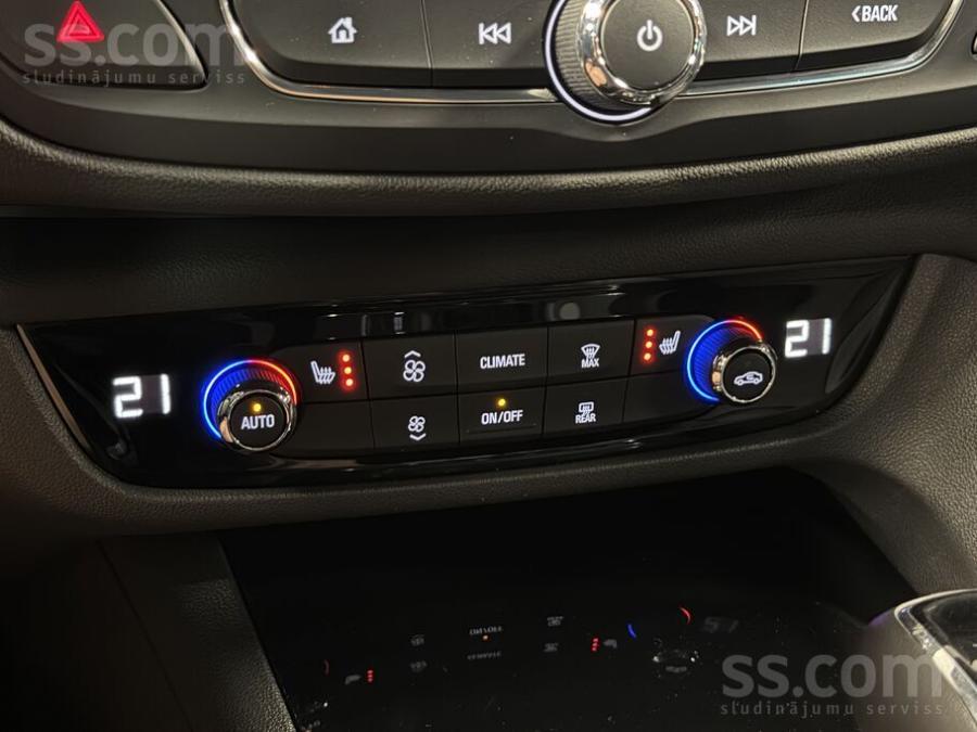 Black Opel Insignia 2020 in Jurmala, with an engine capacity of 2.00 L and mileage of 141 thousand km for 13850 €, photo 24 on AUTOMOTO.COM.LV