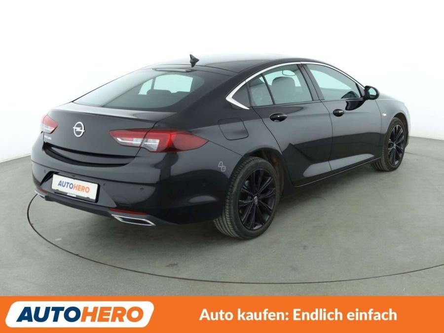 Black Opel Insignia 2021 in Kaunas, with an engine capacity of 2.00 L and mileage of 65 thousand km for 24620 €, photo 6 on AUTOMOTO.COM.LV