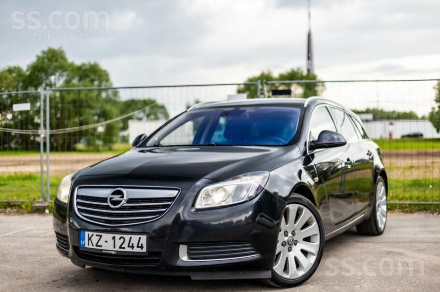 Black Opel Insignia 2009 in Riga, with an engine capacity of 2.00 L and mileage of 331 thousand km for 4990 €, photo 1 on AUTOMOTO.COM.LV
