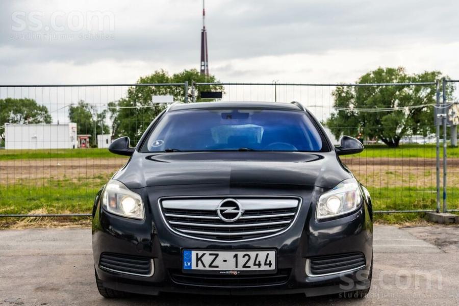 Black Opel Insignia 2009 in Riga, with an engine capacity of 2.00 L and mileage of 331 thousand km for 4990 €, photo 3 on AUTOMOTO.COM.LV