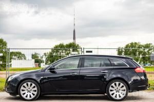 Black Opel Insignia 2009 in Riga, with an engine capacity of 2.00 L and mileage of 331 thousand km for 4990 €, photo 4 on AUTOMOTO.COM.LV