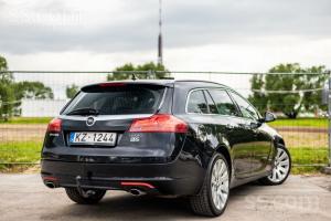 Black Opel Insignia 2009 in Riga, with an engine capacity of 2.00 L and mileage of 331 thousand km for 4990 €, photo 6 on AUTOMOTO.COM.LV