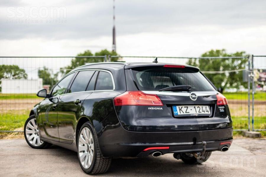 Black Opel Insignia 2009 in Riga, with an engine capacity of 2.00 L and mileage of 331 thousand km for 4990 €, photo 7 on AUTOMOTO.COM.LV