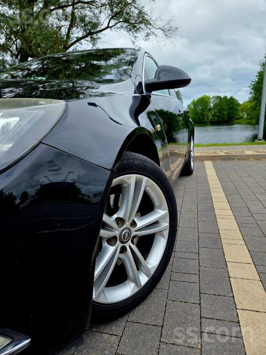 Black Opel Insignia 2009 in Riga, with an engine capacity of 2.00 L and mileage of 281 thousand km for 4800 €, photo 7 on AUTOMOTO.COM.LV