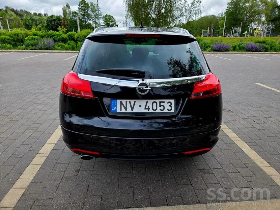 Black Opel Insignia 2009 in Riga, with an engine capacity of 2.00 L and mileage of 281 thousand km for 4800 €, photo 8 on AUTOMOTO.COM.LV