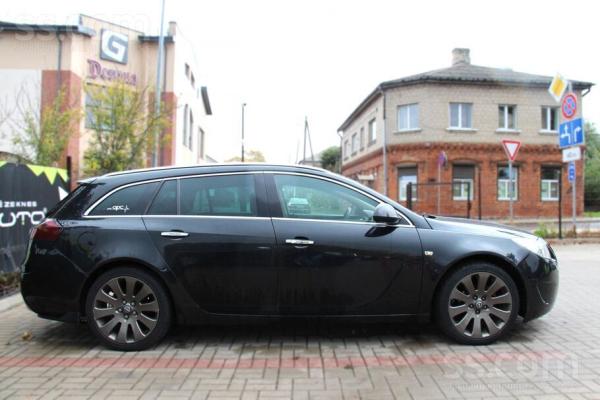 Black Opel Insignia 2009 in Riga, with an engine capacity of 2.00 L and mileage of 369 thousand km for 3500 €, photo 1 on AUTOMOTO.COM.LV