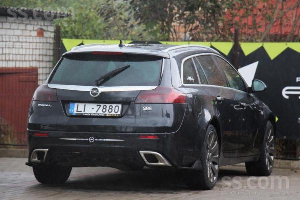 Black Opel Insignia 2009 in Riga, with an engine capacity of 2.00 L and mileage of 369 thousand km for 3500 €, photo 6 on AUTOMOTO.COM.LV