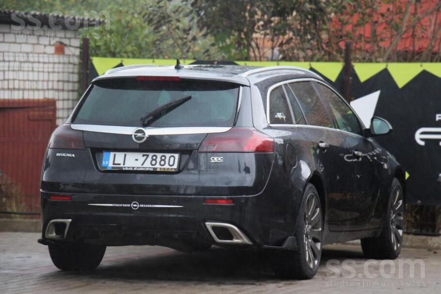 Black Opel Insignia 2009 in Riga, with an engine capacity of 2.00 L and mileage of 369 thousand km for 3500 €, photo 6 on AUTOMOTO.COM.LV
