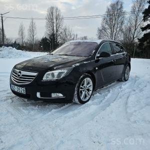 Black Opel Insignia 2009 in Riga, with an engine capacity of 2.00 L and mileage of 285 thousand km for 2850 €, photo  on AUTOMOTO.COM.LV