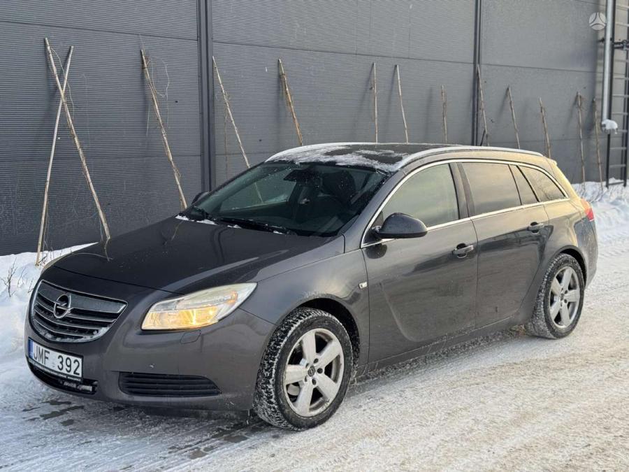 Black Opel Insignia 2009 in Vilnius, with an engine capacity of 1.96 L and mileage of 363 thousand km for 2402 €, photo 1 on AUTOMOTO.COM.LV