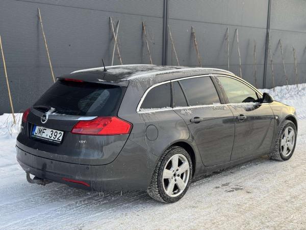 Black Opel Insignia 2009 in Vilnius, with an engine capacity of 1.96 L and mileage of 363 thousand km for 2402 €, photo 8 on AUTOMOTO.COM.LV