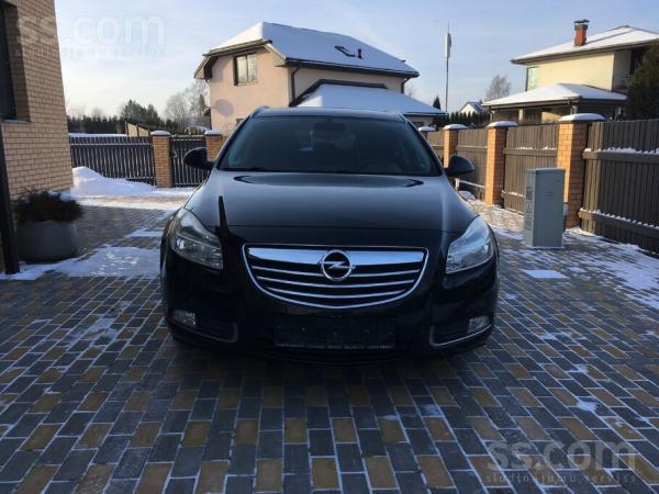 Black Opel Insignia 2009 in Riga, with an engine capacity of 1.80 L and mileage of 0 thousand km for 4500 €, photo 3 on AUTOMOTO.COM.LV