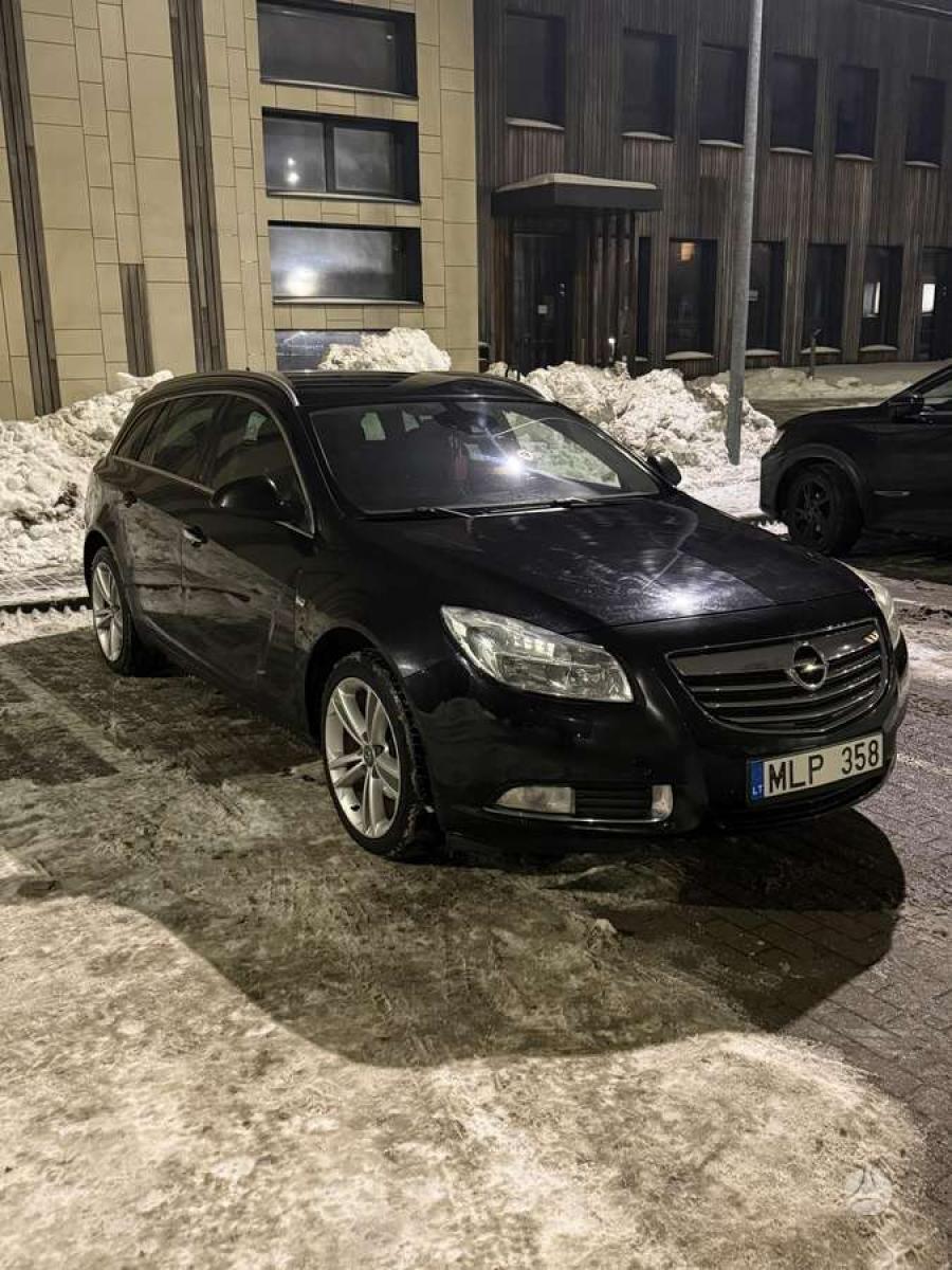 Black Opel Insignia 2009 in Pagegiai, with an engine capacity of 2.00 L and mileage of 337 thousand km for 2500 €, photo 2 on AUTOMOTO.COM.LV