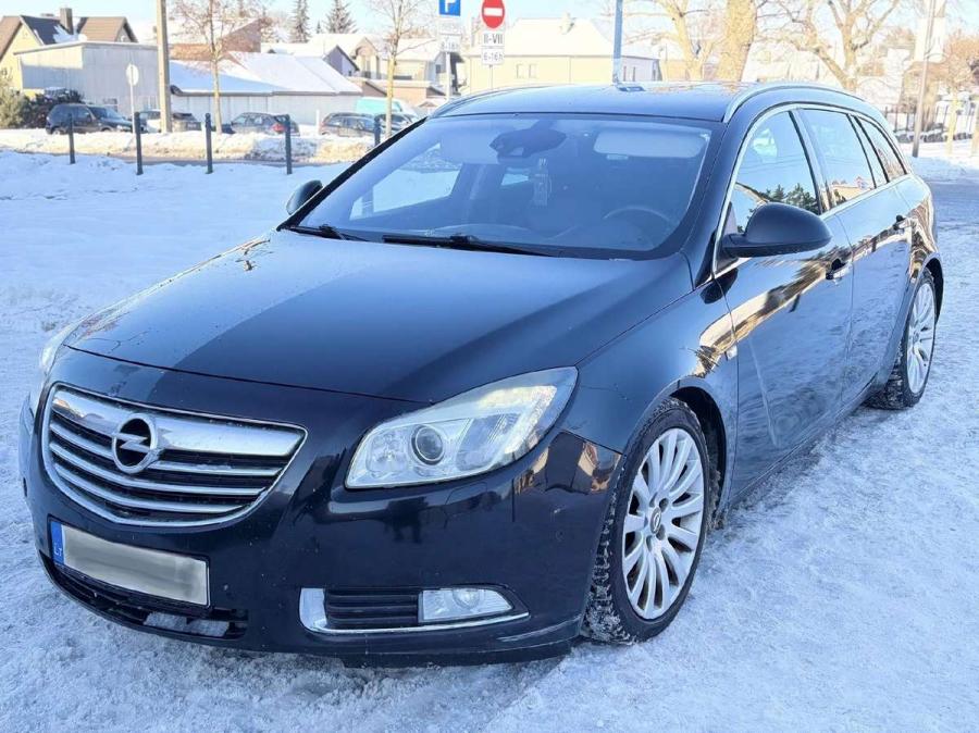 Black Opel Insignia 2009 in Kaunas, with an engine capacity of 1.96 L and mileage of 359 thousand km for 3200 €, photo 1 on AUTOMOTO.COM.LV