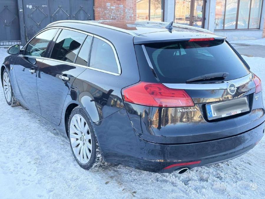 Black Opel Insignia 2009 in Kaunas, with an engine capacity of 1.96 L and mileage of 359 thousand km for 3200 €, photo 4 on AUTOMOTO.COM.LV
