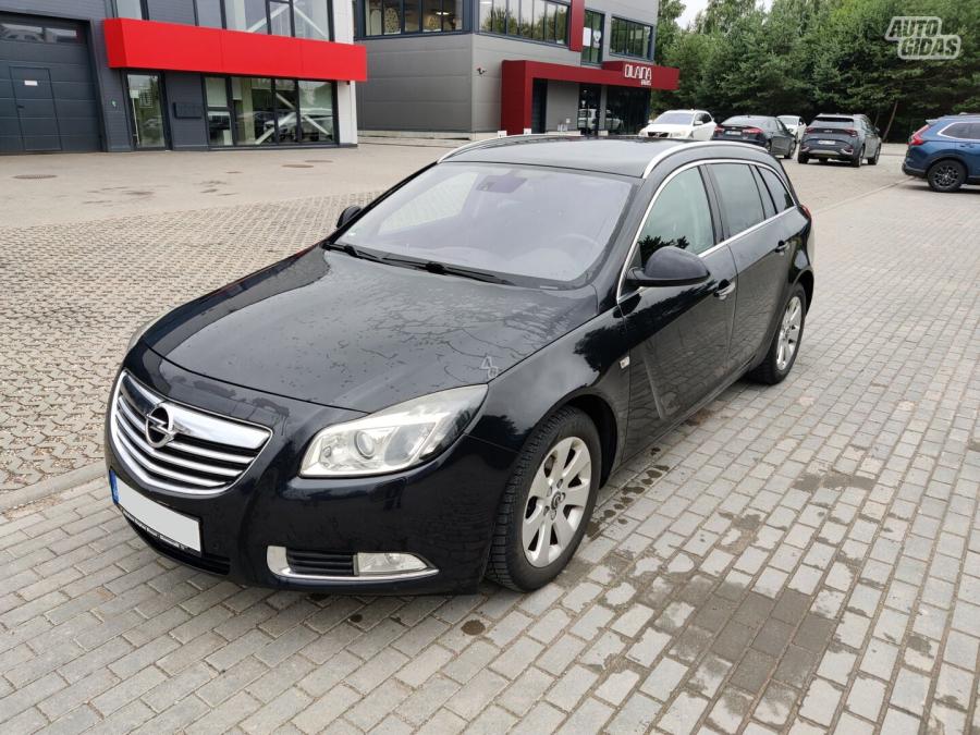 Black Opel Insignia 2009 in Vilnius, with an engine capacity of 1.80 L and mileage of 220 thousand km for 2700 €, photo 1 on AUTOMOTO.COM.LV