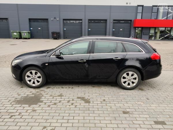 Black Opel Insignia 2009 in Vilnius, with an engine capacity of 1.80 L and mileage of 220 thousand km for 2700 €, photo 2 on AUTOMOTO.COM.LV