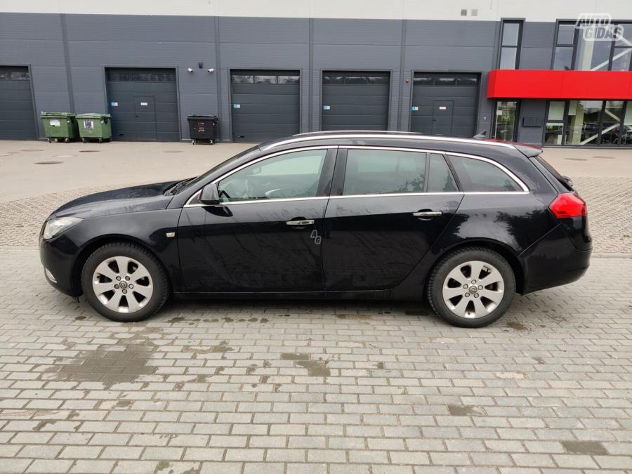 Black Opel Insignia 2009 in Vilnius, with an engine capacity of 1.80 L and mileage of 220 thousand km for 2700 €, photo 3 on AUTOMOTO.COM.LV