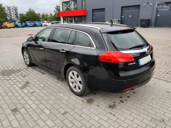 Black Opel Insignia 2009 in Vilnius, with an engine capacity of 1.80 L and mileage of 220 thousand km for 2700 €, photo 3 on AUTOMOTO.COM.LV