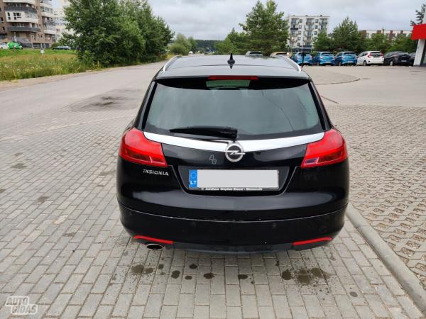 Black Opel Insignia 2009 in Vilnius, with an engine capacity of 1.80 L and mileage of 220 thousand km for 2700 €, photo 4 on AUTOMOTO.COM.LV