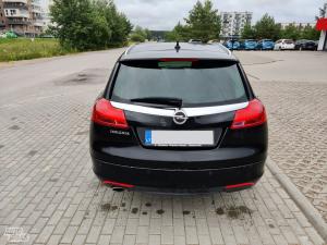 Black Opel Insignia 2009 in Vilnius, with an engine capacity of 1.80 L and mileage of 220 thousand km for 2700 €, photo 5 on AUTOMOTO.COM.LV
