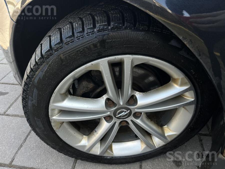 Black Opel Insignia 2009 in Riga, with an engine capacity of 2.00 L and mileage of 0 thousand km for 2490 €, photo 7 on AUTOMOTO.COM.LV
