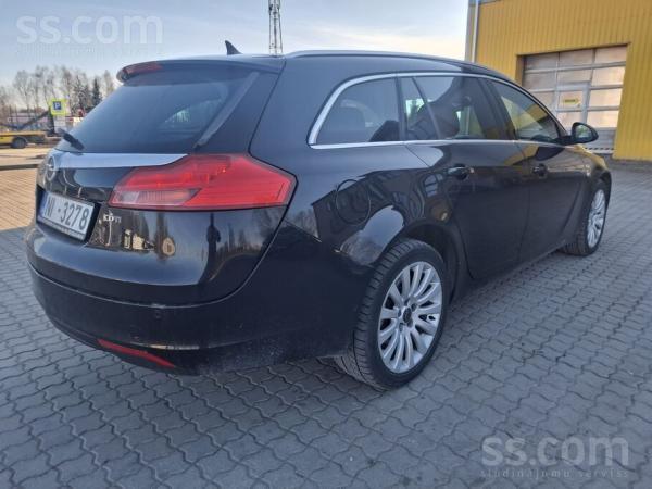 Black Opel Insignia 2009 in Talsi, with an engine capacity of 2.00 L and mileage of 244 thousand km for 3000 €, photo 3 on AUTOMOTO.COM.LV