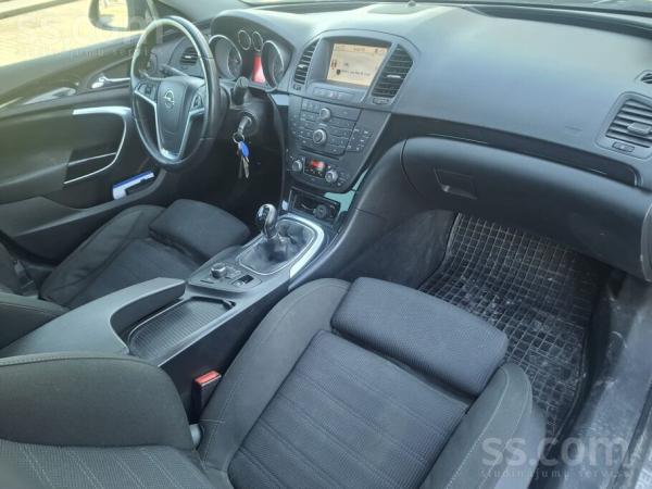 Black Opel Insignia 2009 in Talsi, with an engine capacity of 2.00 L and mileage of 244 thousand km for 3000 €, photo 10 on AUTOMOTO.COM.LV