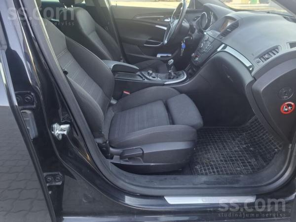 Black Opel Insignia 2009 in Talsi, with an engine capacity of 2.00 L and mileage of 244 thousand km for 3000 €, photo 9 on AUTOMOTO.COM.LV