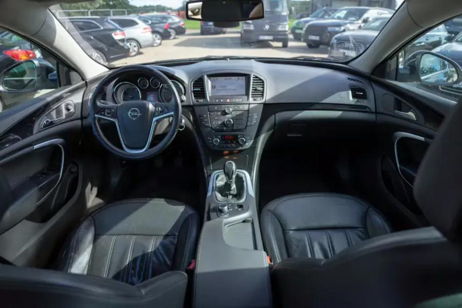 Melns Opel Insignia 2009 Liepāja, ar dzinēja tilpumu 2.00 L un nobraukumu 319 tūkst. km par 3500 €, foto 6 vietnē AUTOMOTO.COM.LV
